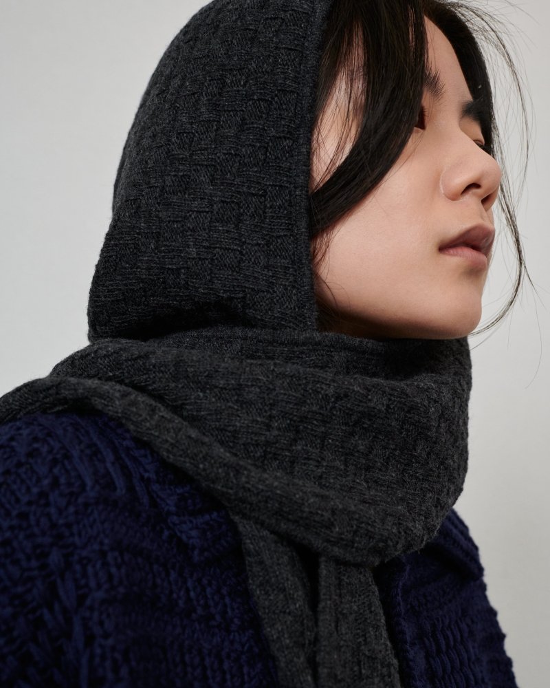 Radvilaite Cashmere Hooded Scarf Charcoal – IVALO.COM